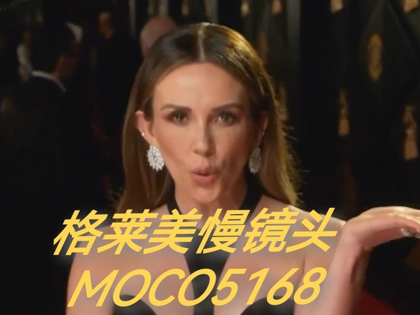 CarlyPearce is blows a kiss to the E!_MOCO机械臂拍摄-站酷ZCOOL