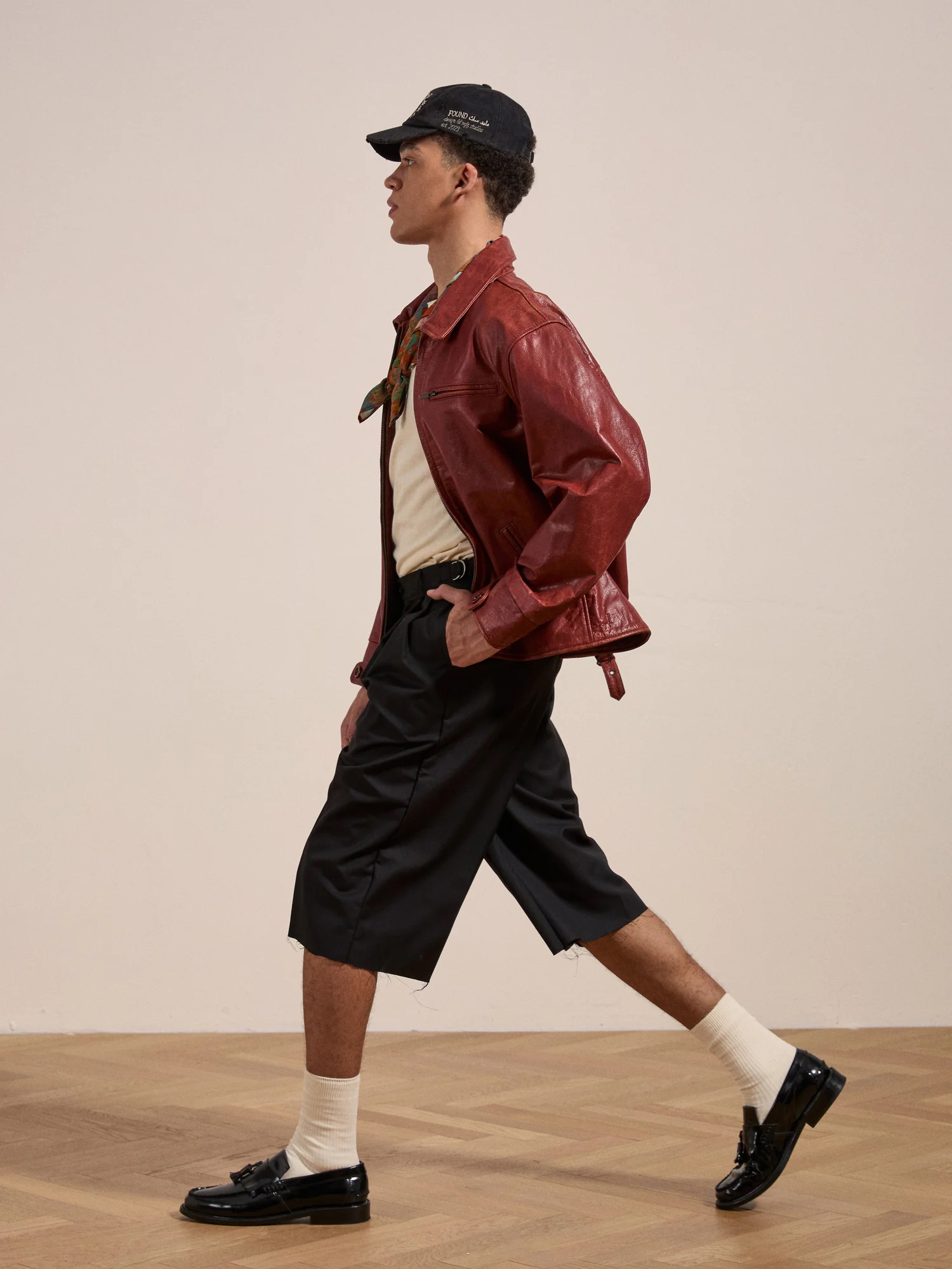 寸头小麦色巴西男模工装拍摄阿美咔叽风美式复古时装_优思外模经纪didi-站酷ZCOOL