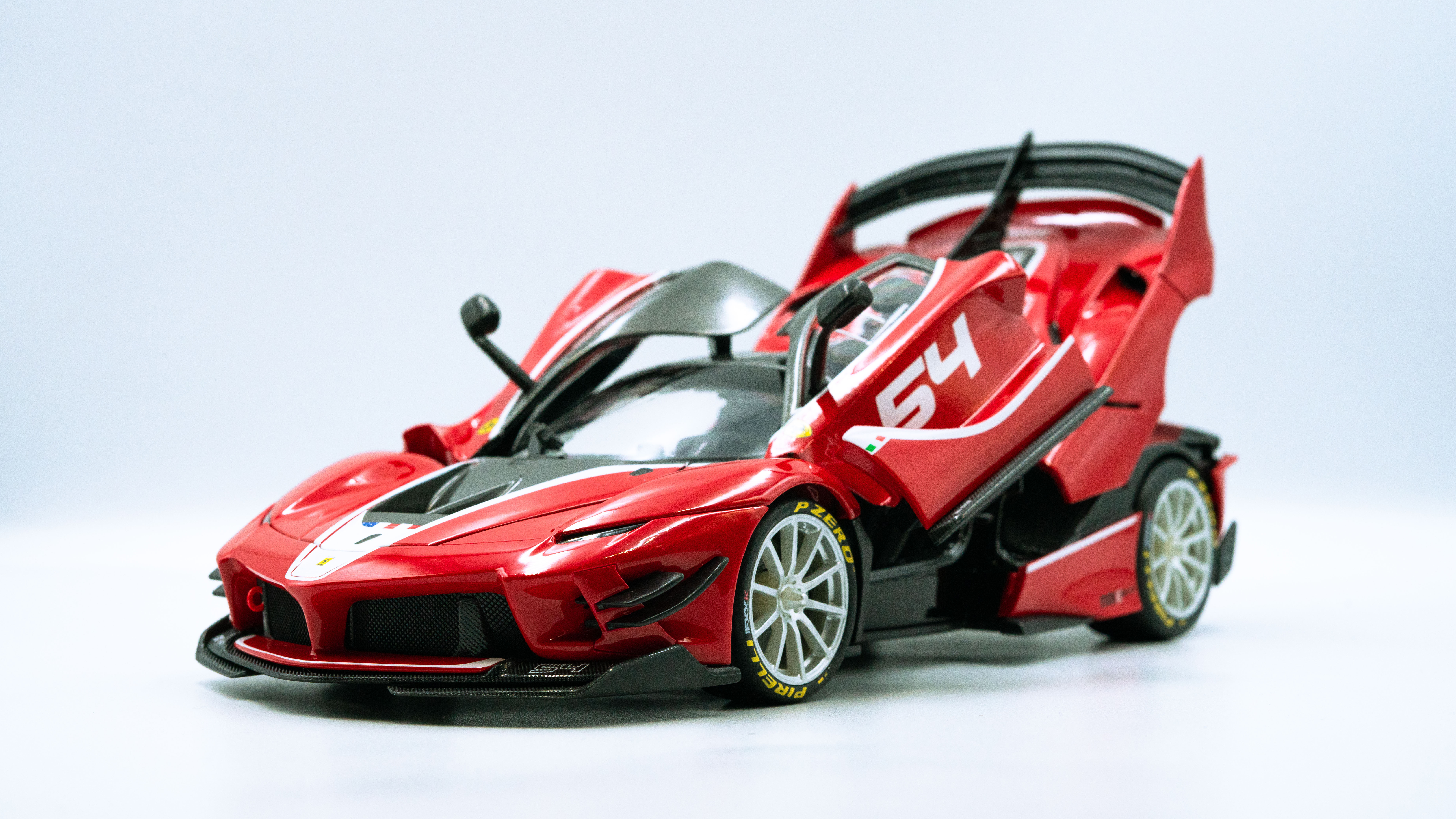 Ferrari FXXK EVO 1:18 Bburago_饭饭饭樊-站酷ZCOOL