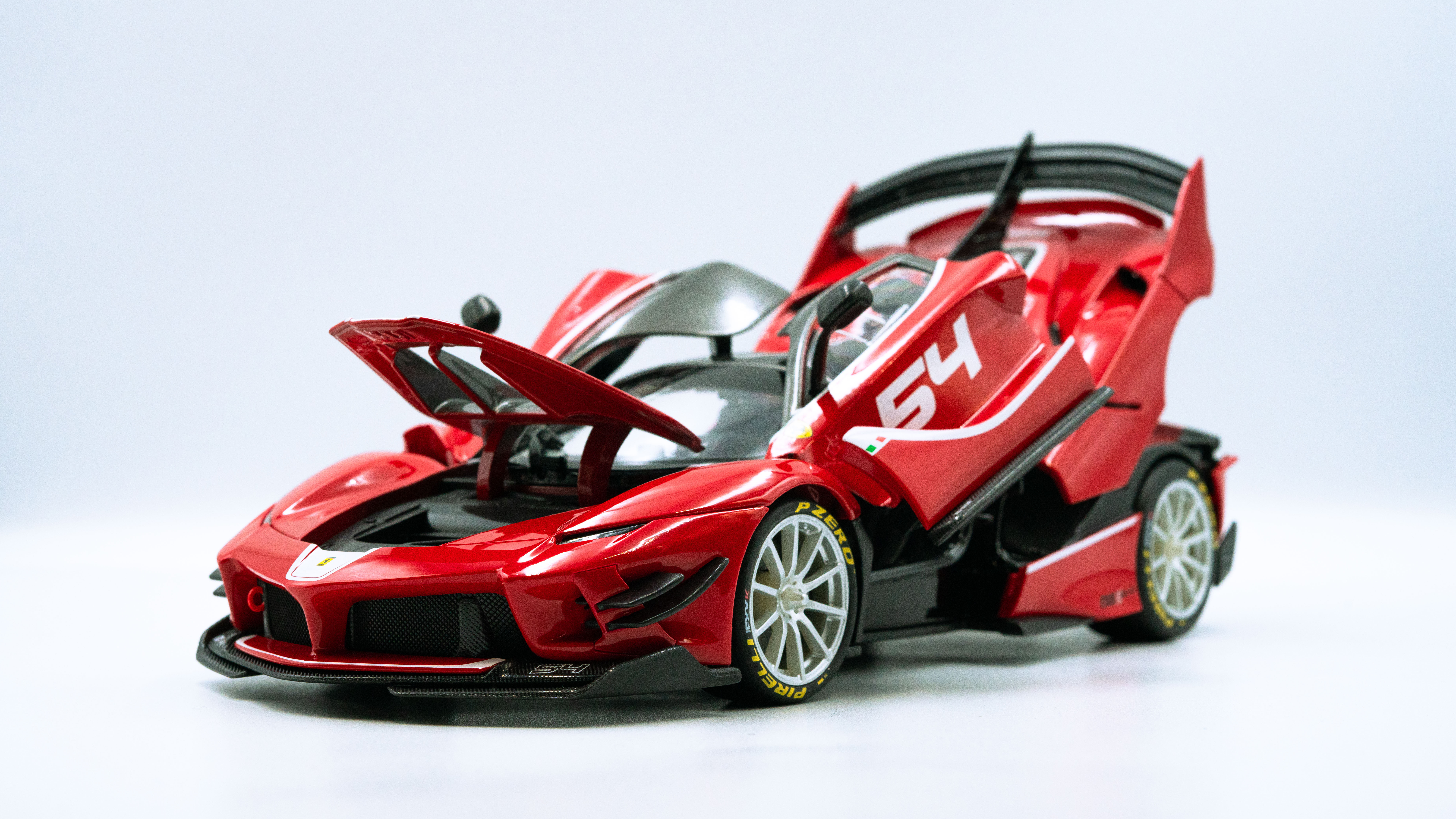 Ferrari FXXK EVO 1:18 Bburago_饭饭饭樊-站酷ZCOOL
