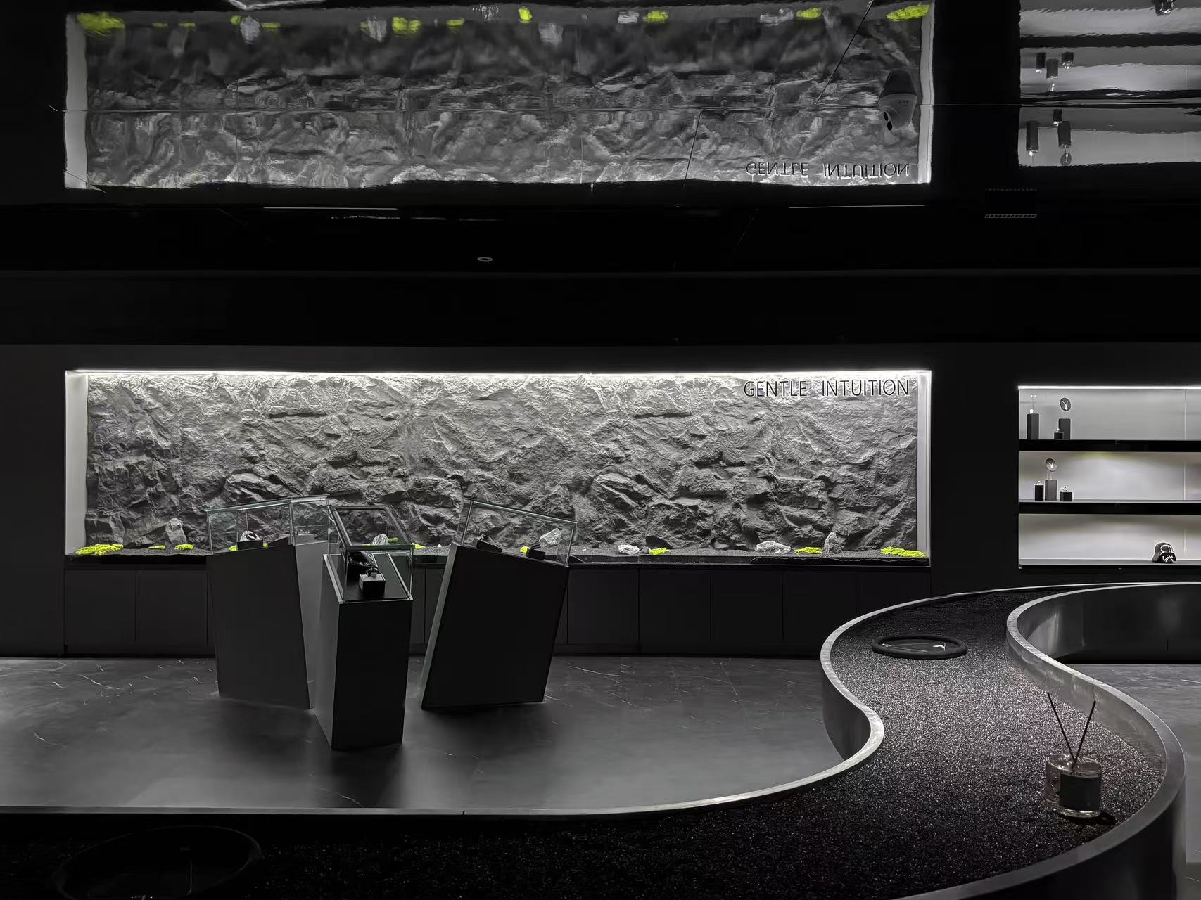 黑鲸设计 | GENTLE INTUITION 珠宝店的暗黑美学场域_黑鲸设计HJDesign-站酷ZCOOL