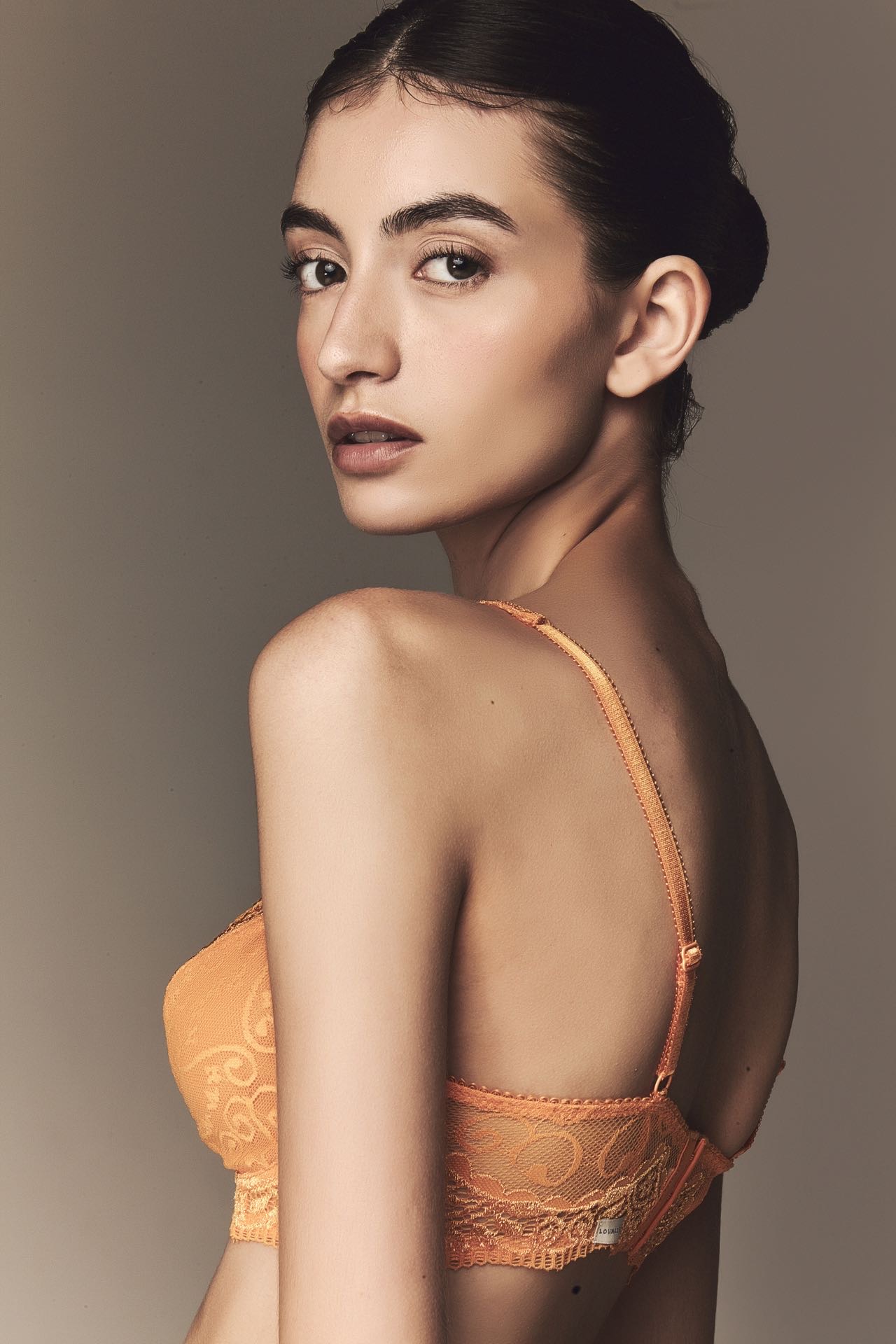 高级气质感女模 广州模特 平面摄影 外籍模特_优思经纪Eileen-站酷ZCOOL