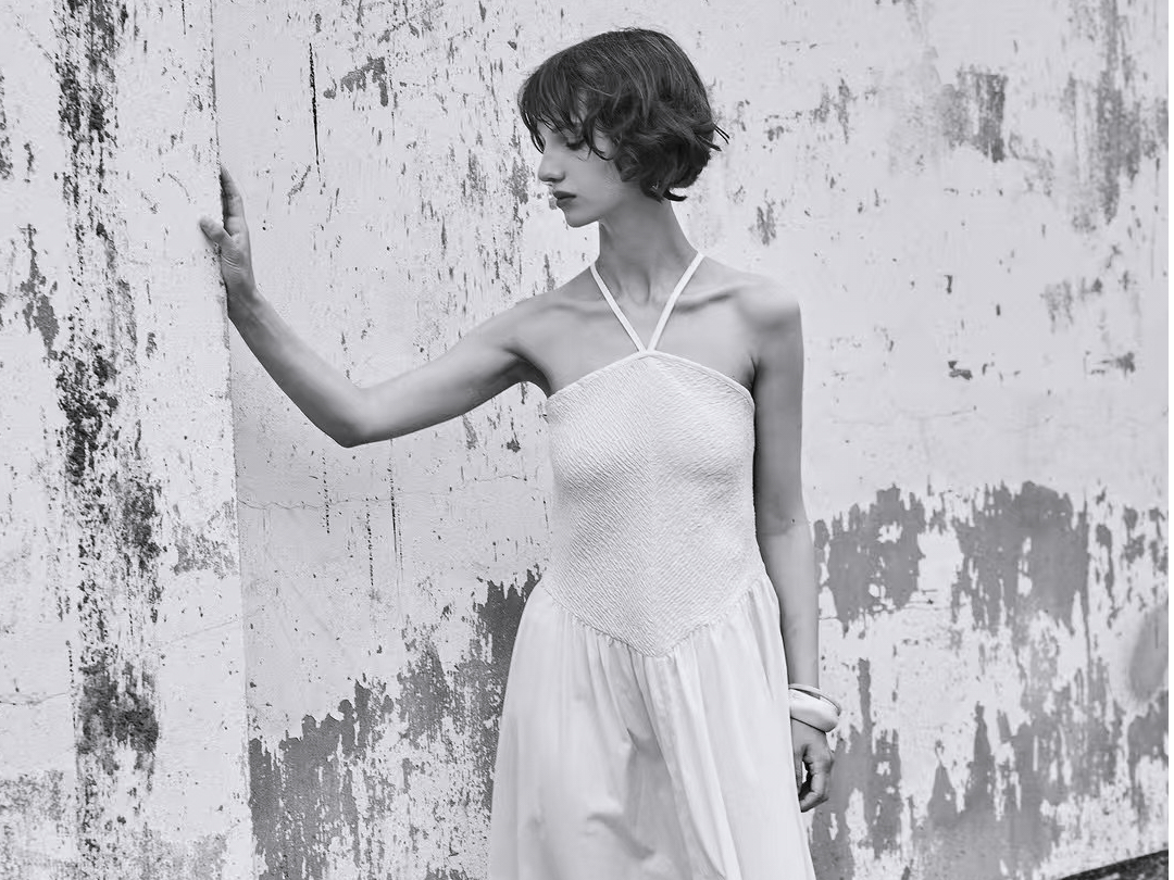 女装摄影｜在老厂房拍一组极简风女装_江上青华-站酷ZCOOL
